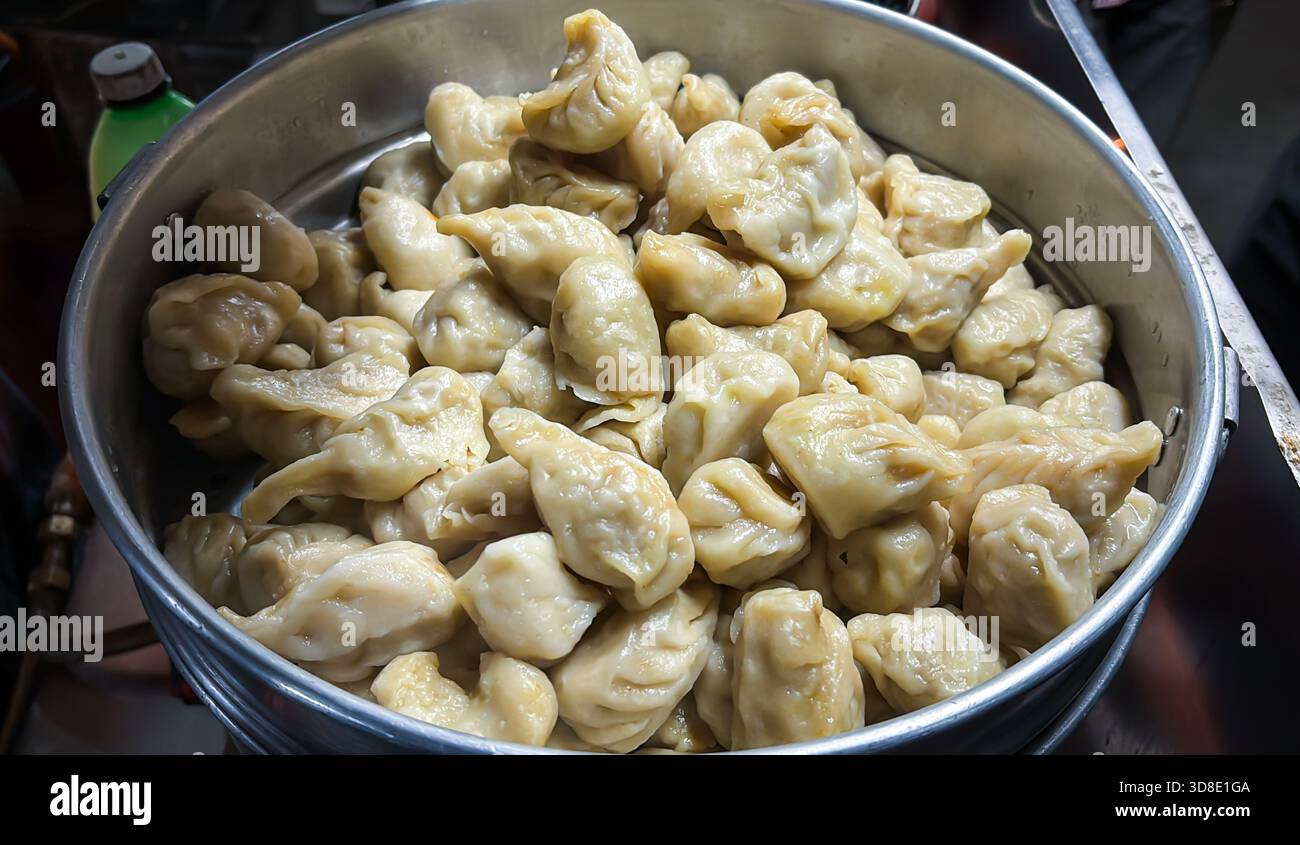 Hot vegetable momos steaming hi-res stock photography and images - Alamy
