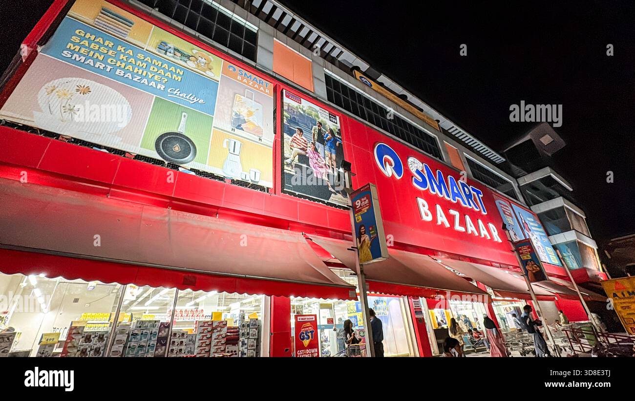 Reliance smart bazaar hi-res stock photography and images - Alamy