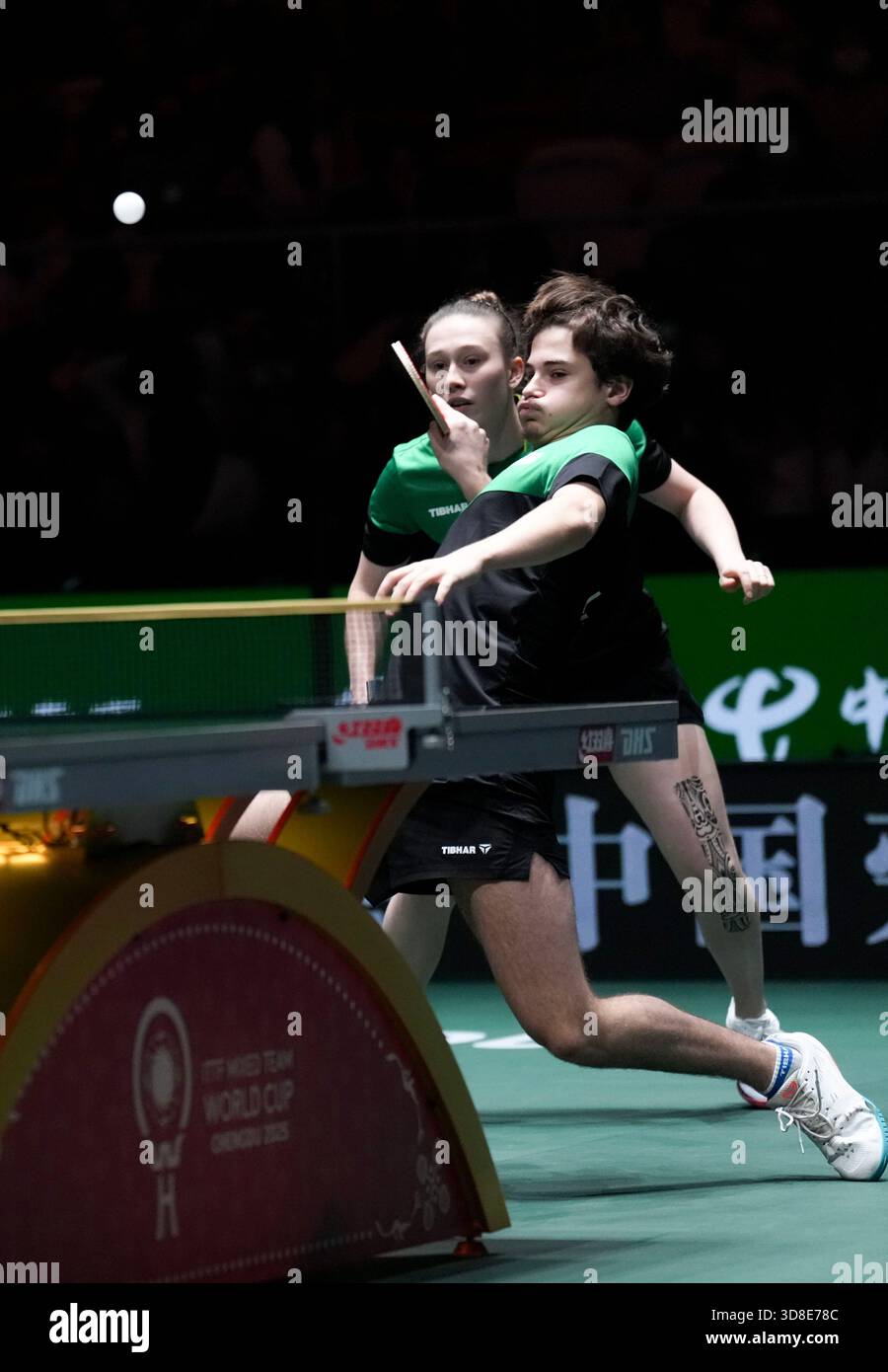 (251130) -- CHENGDU, Nov. 30, 2025 (Xinhua) -- Victoria Strassburger ...