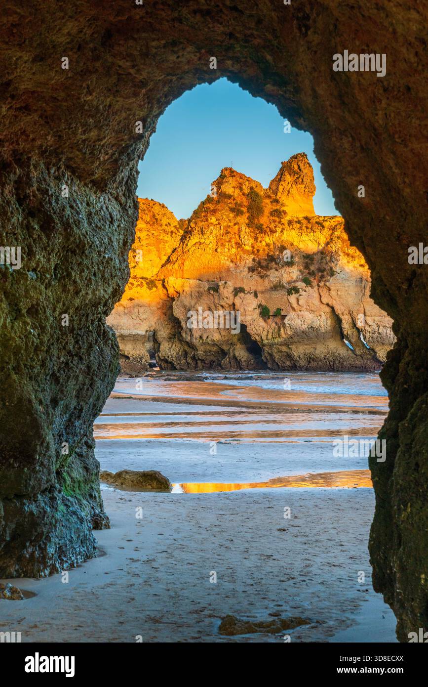 Alvor algarve coast sunset portugal hi-res stock photography and images ...