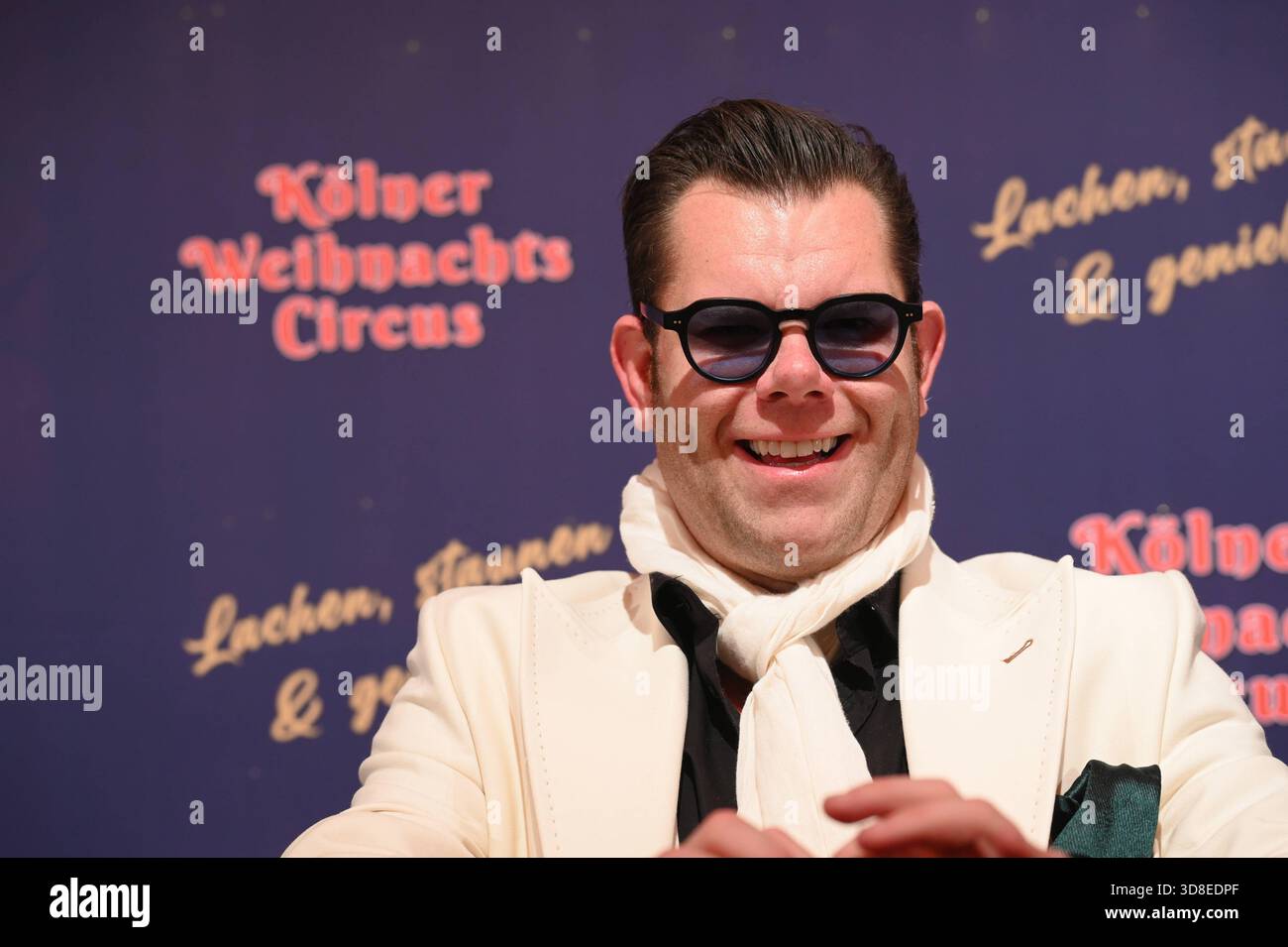 Moderator und Entertainer Dennis Schick kommt zur Premiere des 10 ...