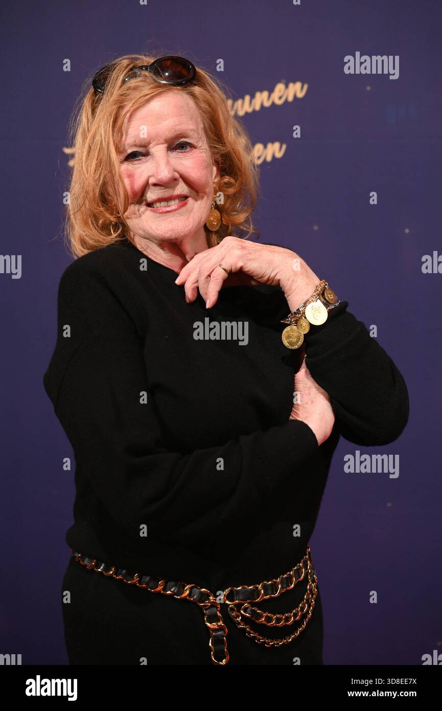 Schauspielerin Marianne Rogee kommt zur Premiere des 10. Kölner ...