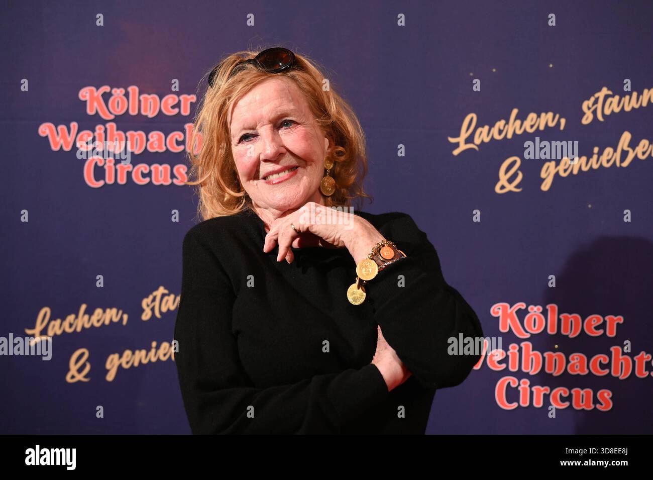 Schauspielerin Marianne Rogee kommt zur Premiere des 10. Kölner WeihnachtsCircus *** Actress ...
