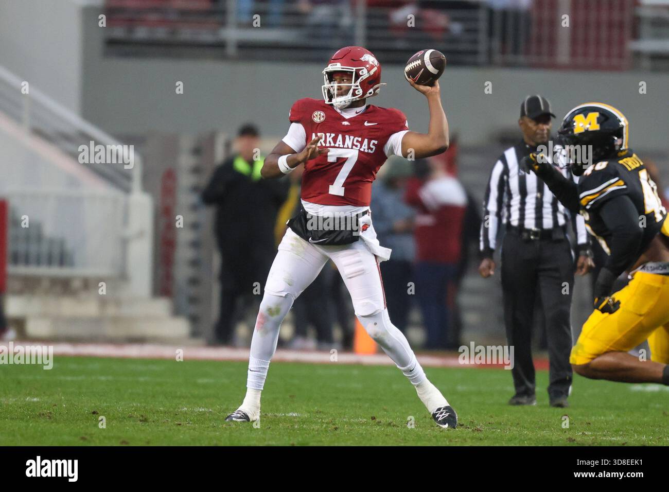 November 29, 2025: Arkansas quarterback KJ Jackson (7) prepares to make ...