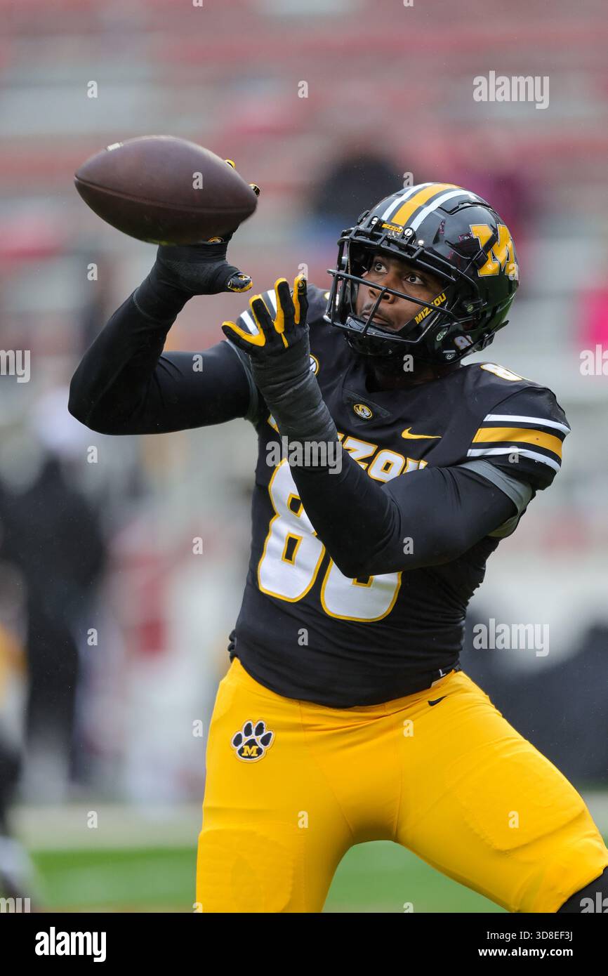 November 29, 2025: Missouri tight end Jordan Harris (86) looks in a ...