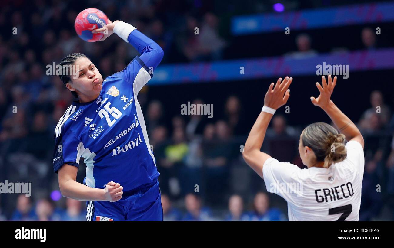 l.-r.: Thea Struludottir (Island, 25) and Sabrina Grieco Vigna (Uruguay, 3), 30.11.2025, 27TH ...