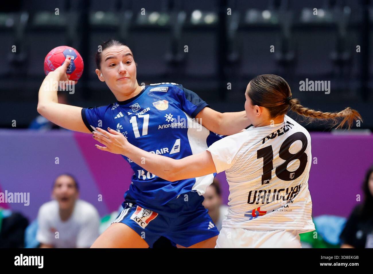 l.-r.: Klara Thorkelsdottir (Island, 17) and Sabrina Golda Lamas ...