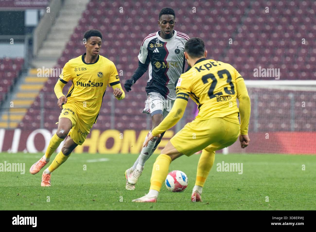 Lamine Fomba (11 Servette FC) in action (close up) under pressure of ...