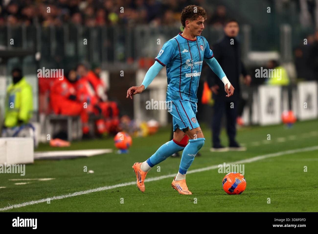 Gennaro Borrelli of Cagliari in action during the Serie A match ...