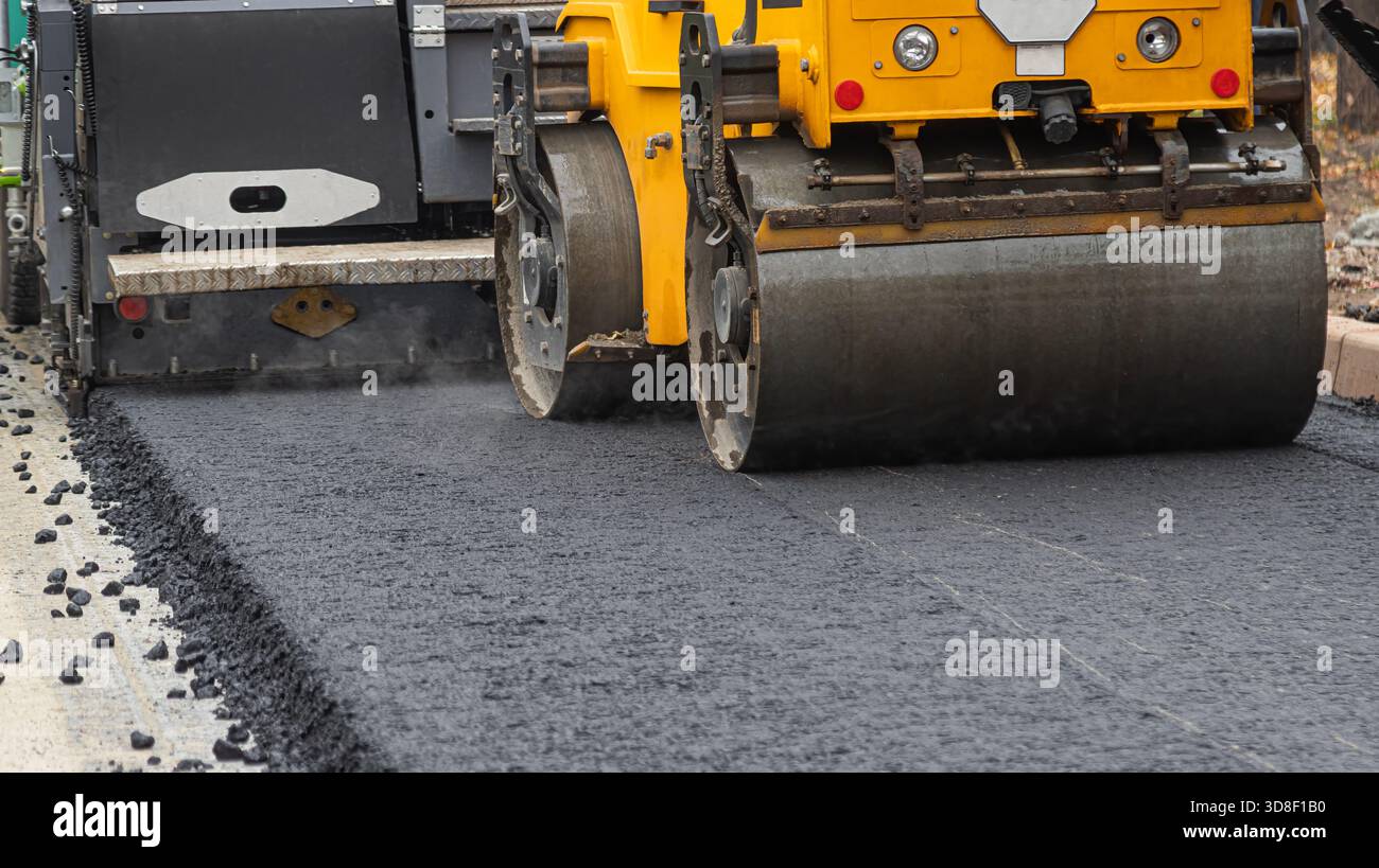 Heavy roller laying asphalt hi-res stock photography and images - Alamy