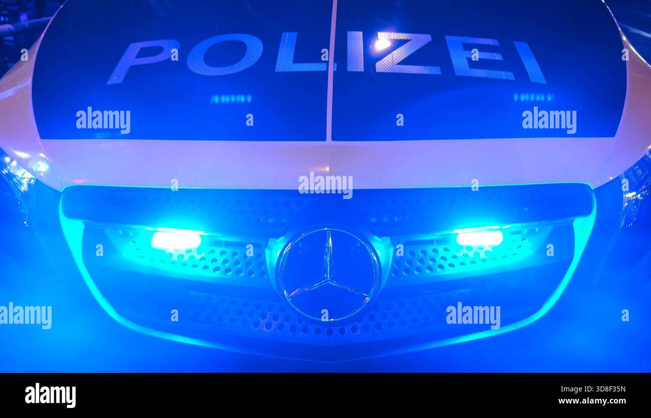 RECORD DATE NOT STATED 30.11.2025, Berlin - Deutschland. Polizei im ...