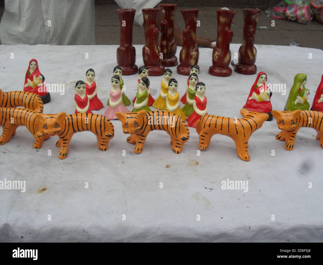Handcrafted pottery decor hi-res stock photography and images - Alamy