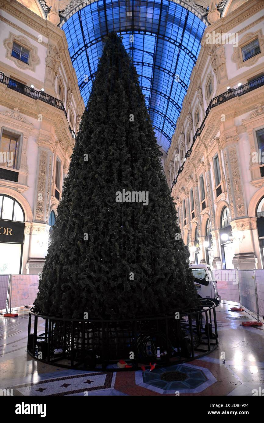 Milan, waiting for Christmas in Milan, Galleria Vittorio Emanuele Stock ...