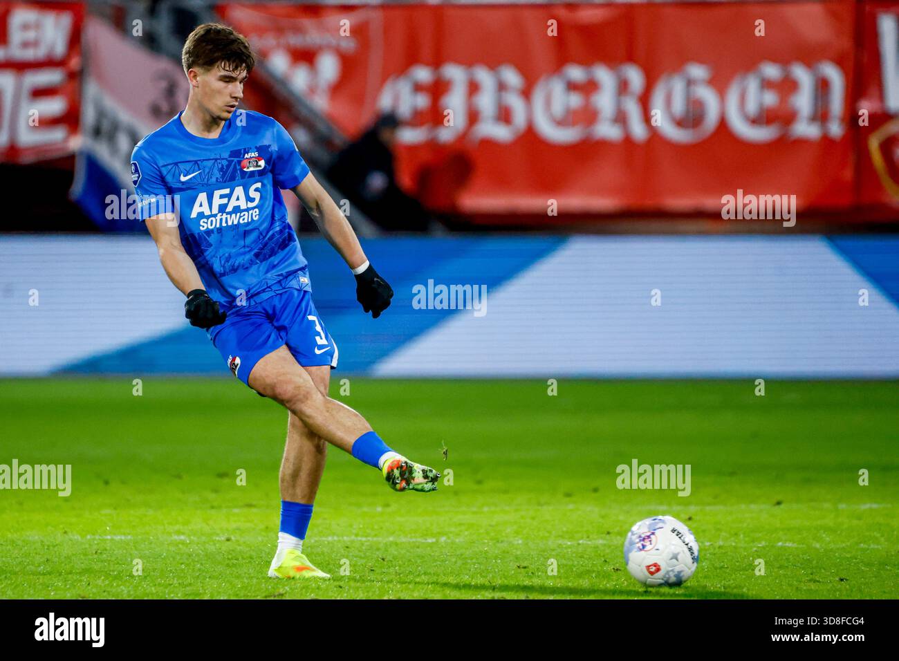 Wouter Goes of AZ Alkmaar passes the ball during the Dutch Eredivisie ...