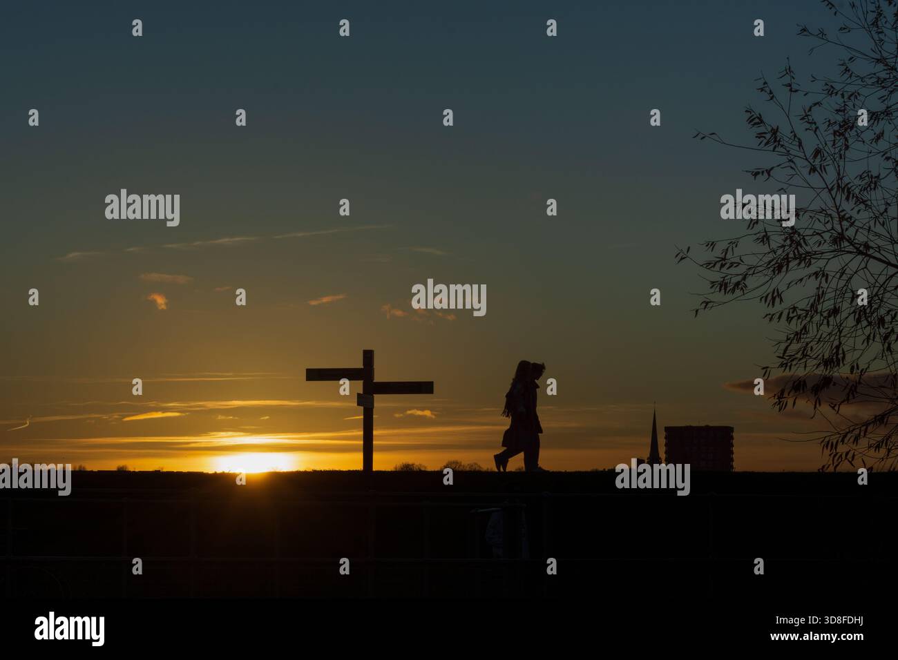 London, England. 30th, November, 2025. London walkers enjoy the winter sunset after a full day ...