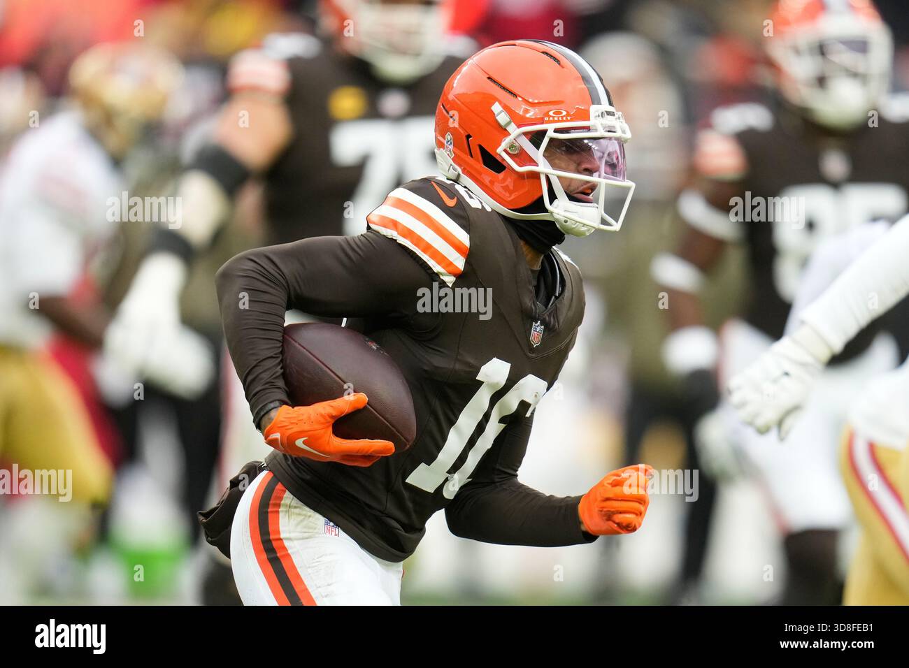 Cleveland Browns wide receiver Isaiah Bond runs against the San ...