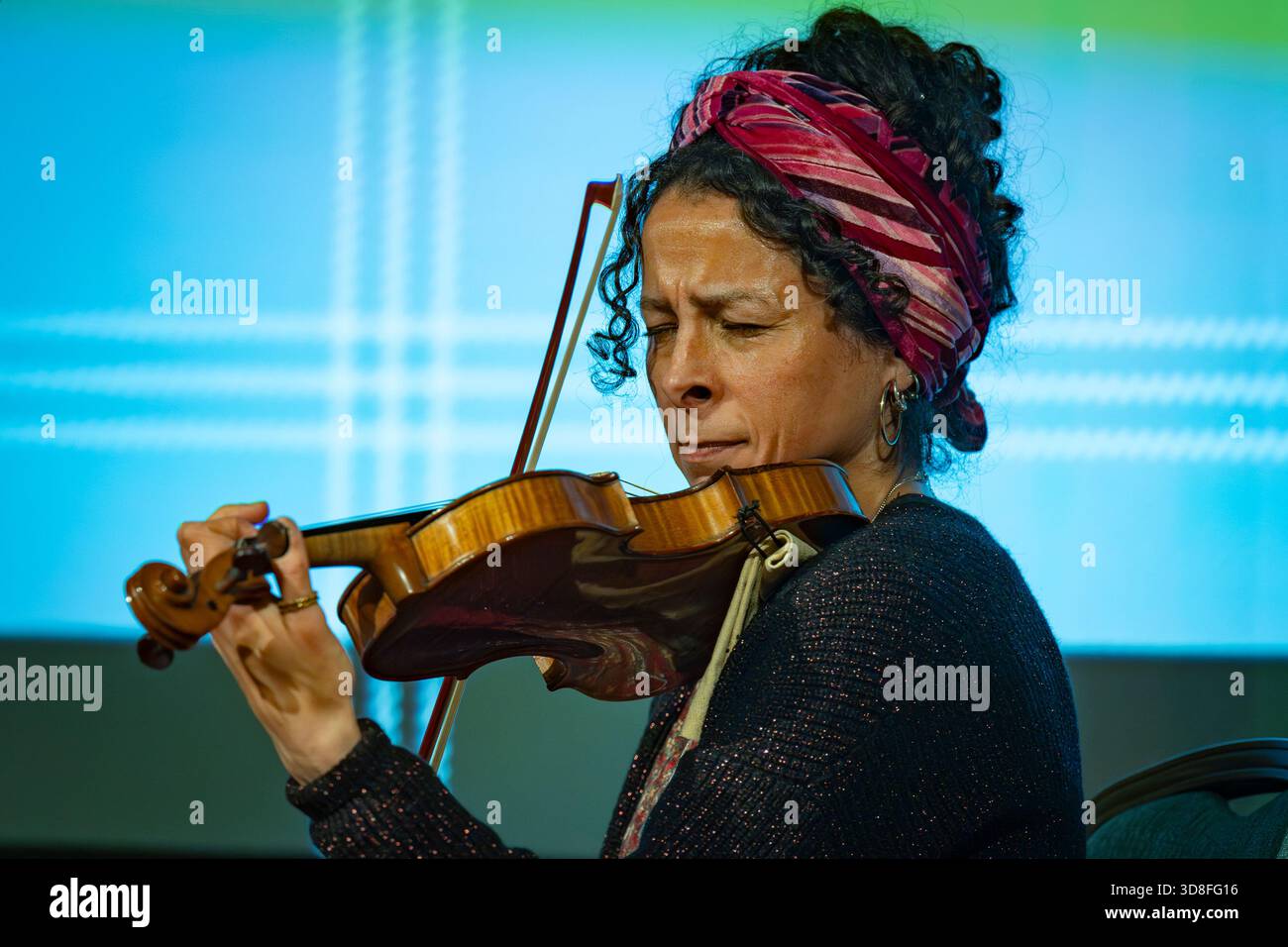 Edinburgh, Scotland. Sun 30 November 2025. Thalia Blacking performing ...