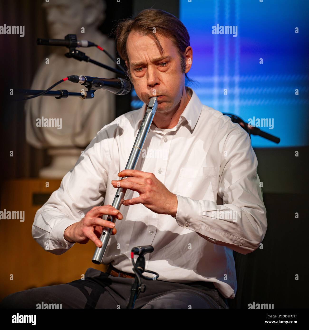 Edinburgh, Scotland. Sun 30 November 2025. Fraser Fifield performing at ...