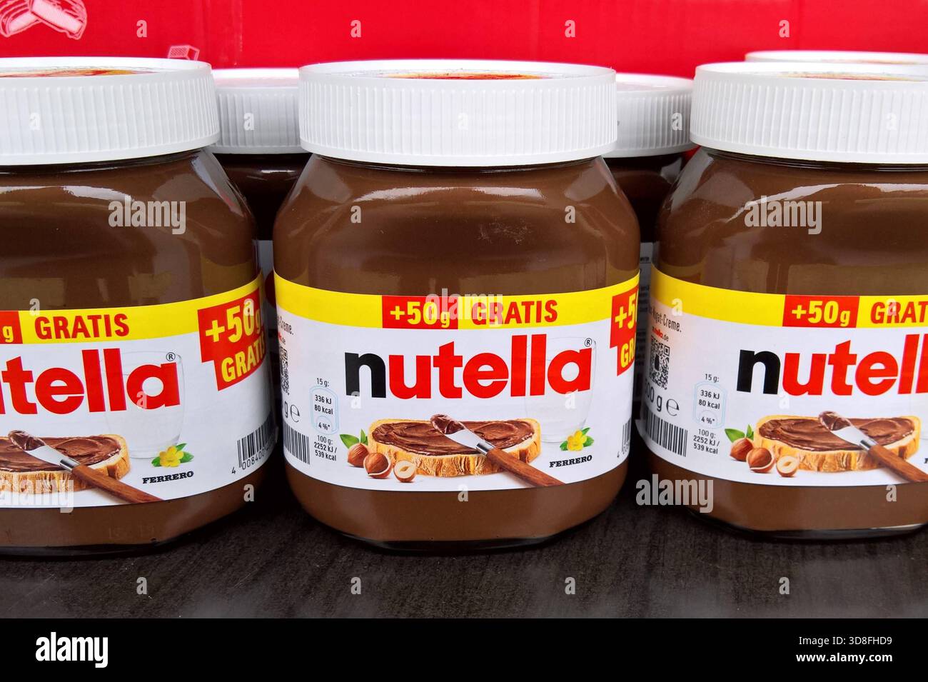 Nutella ist eine Nuss-Nougat-Creme des italienischen Herstellers ...