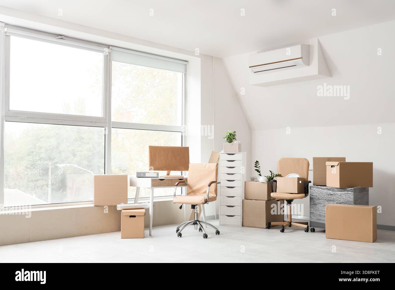 Chairs boxes in office hi-res stock photography and images - Alamy