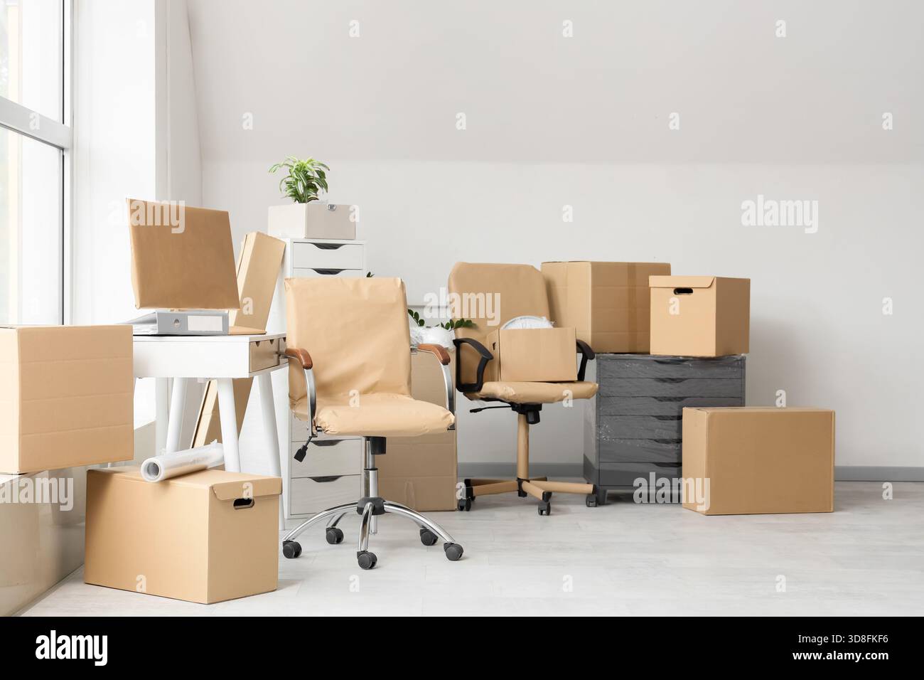 Chairs boxes in office hi-res stock photography and images - Alamy