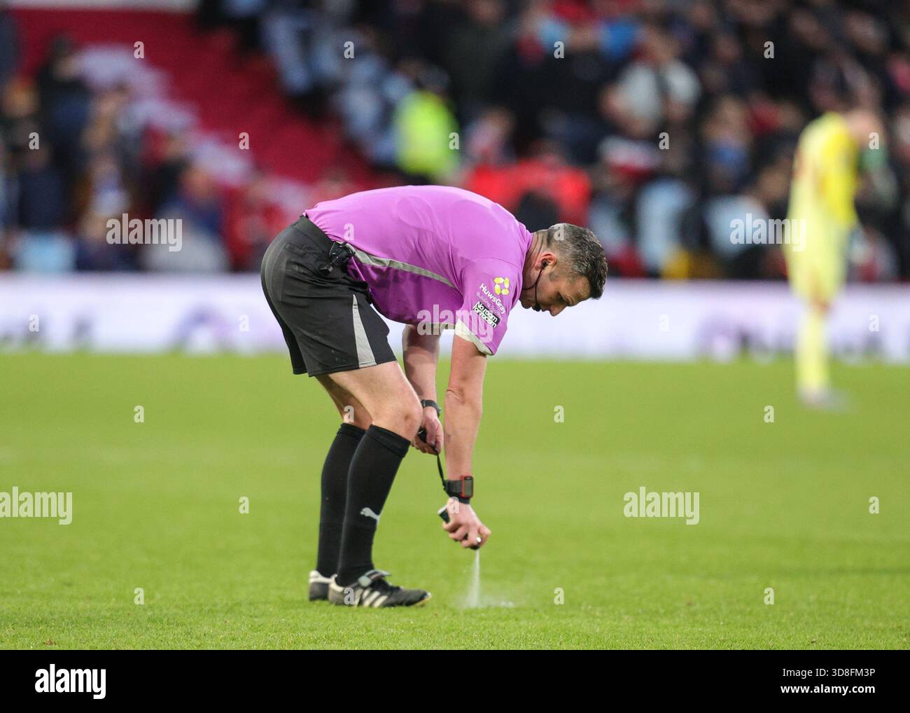 referee Michael Oliver during the Premier League match Nottingham ...