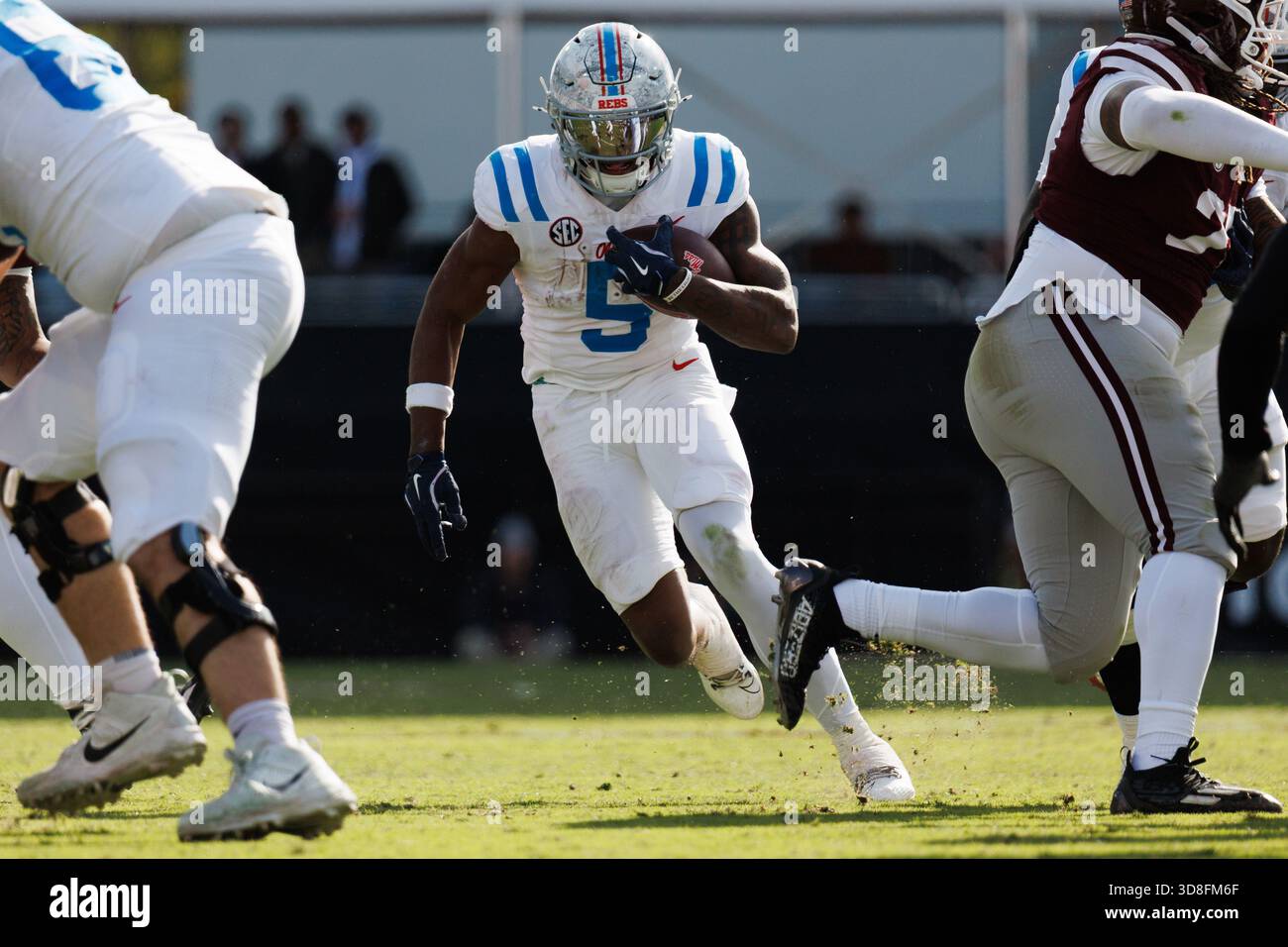 Mississippi Rebels running back Kewan Lacy (5) runs with the ball ...