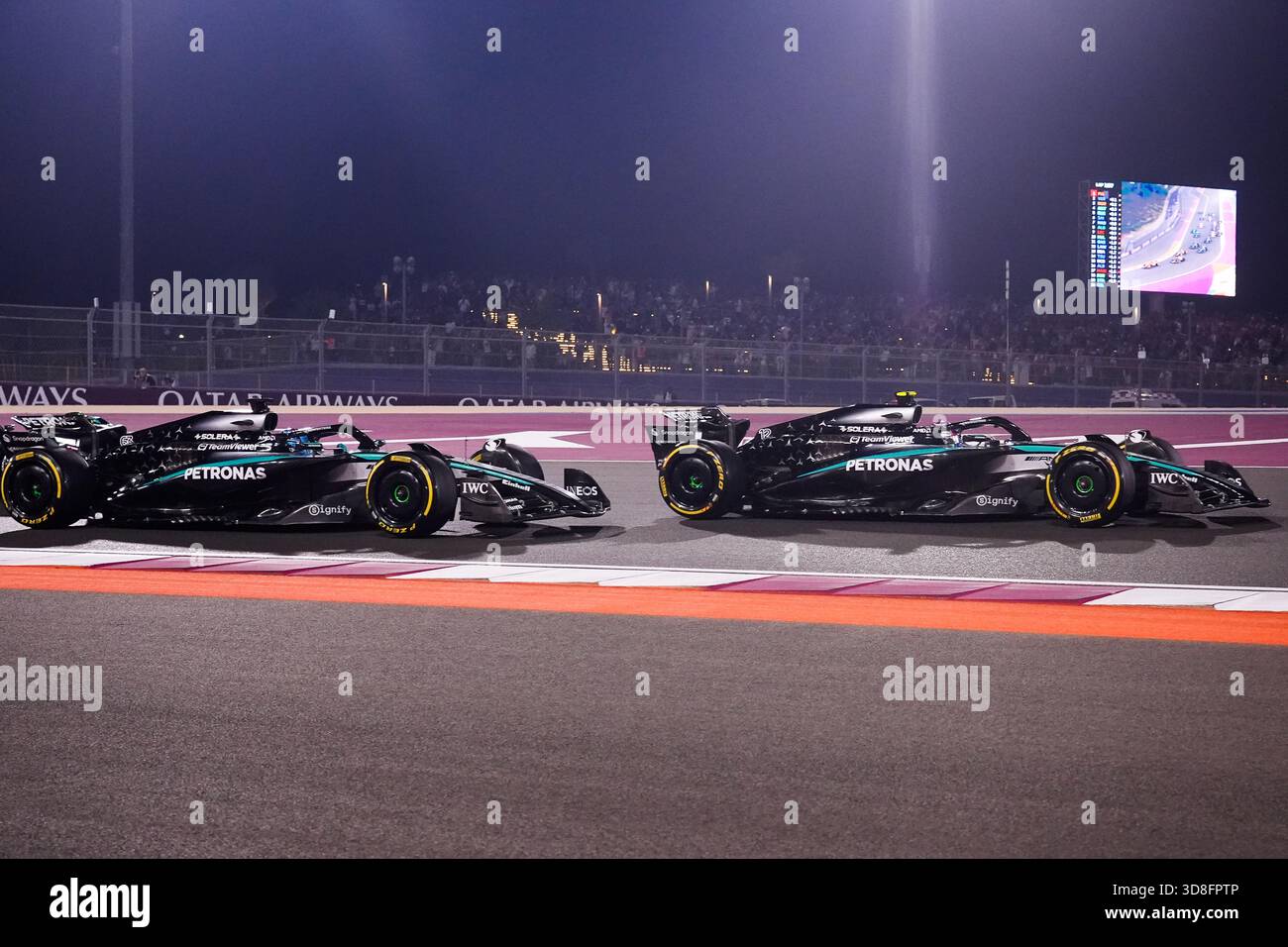 (L) George Russell (GBR) - Mercedes-AMG PETRONAS F1 Team - Mercedes W16 ...