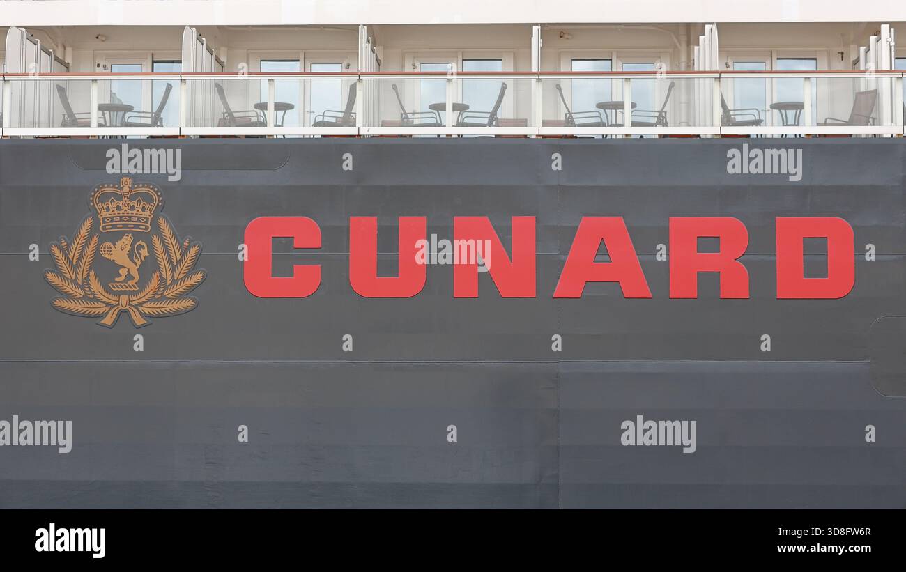 Luxury watercraft logo hi-res stock photography and images - Alamy