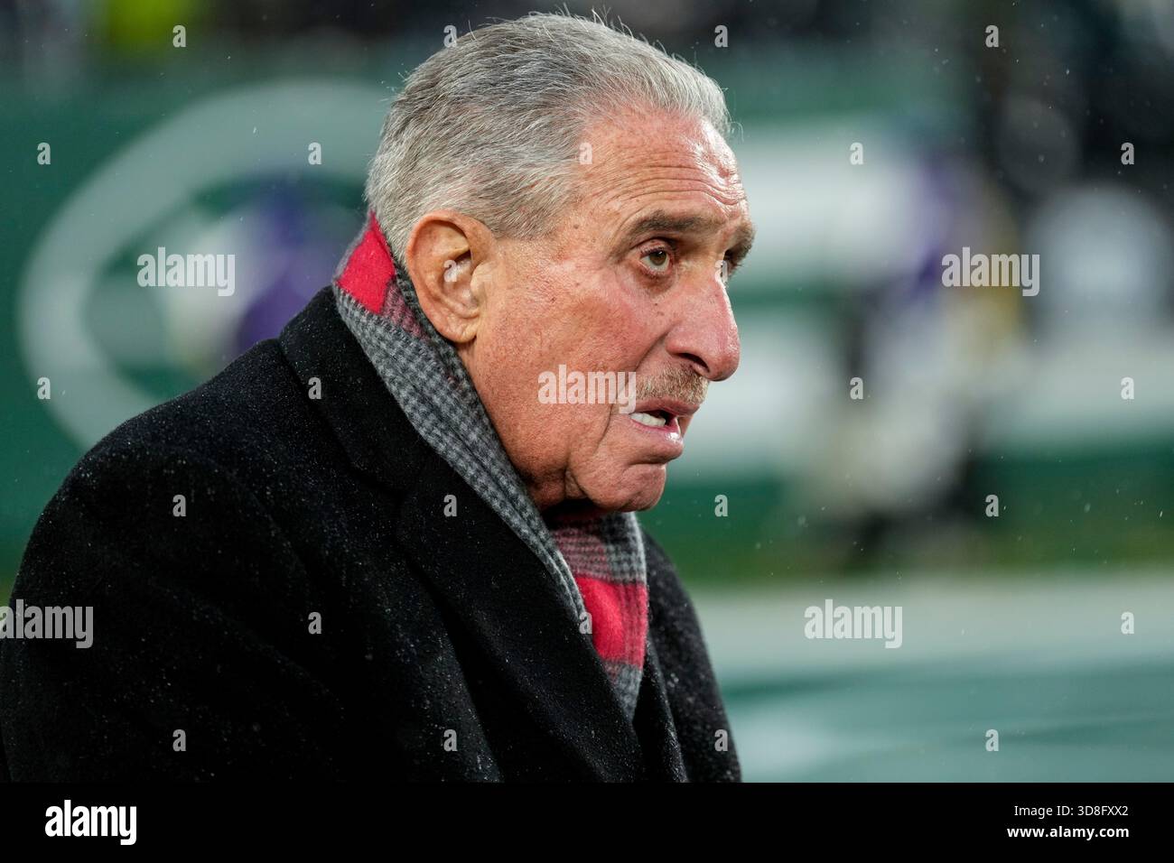 Atlanta Falcons Owner Arthur Blank watches play against the New York ...