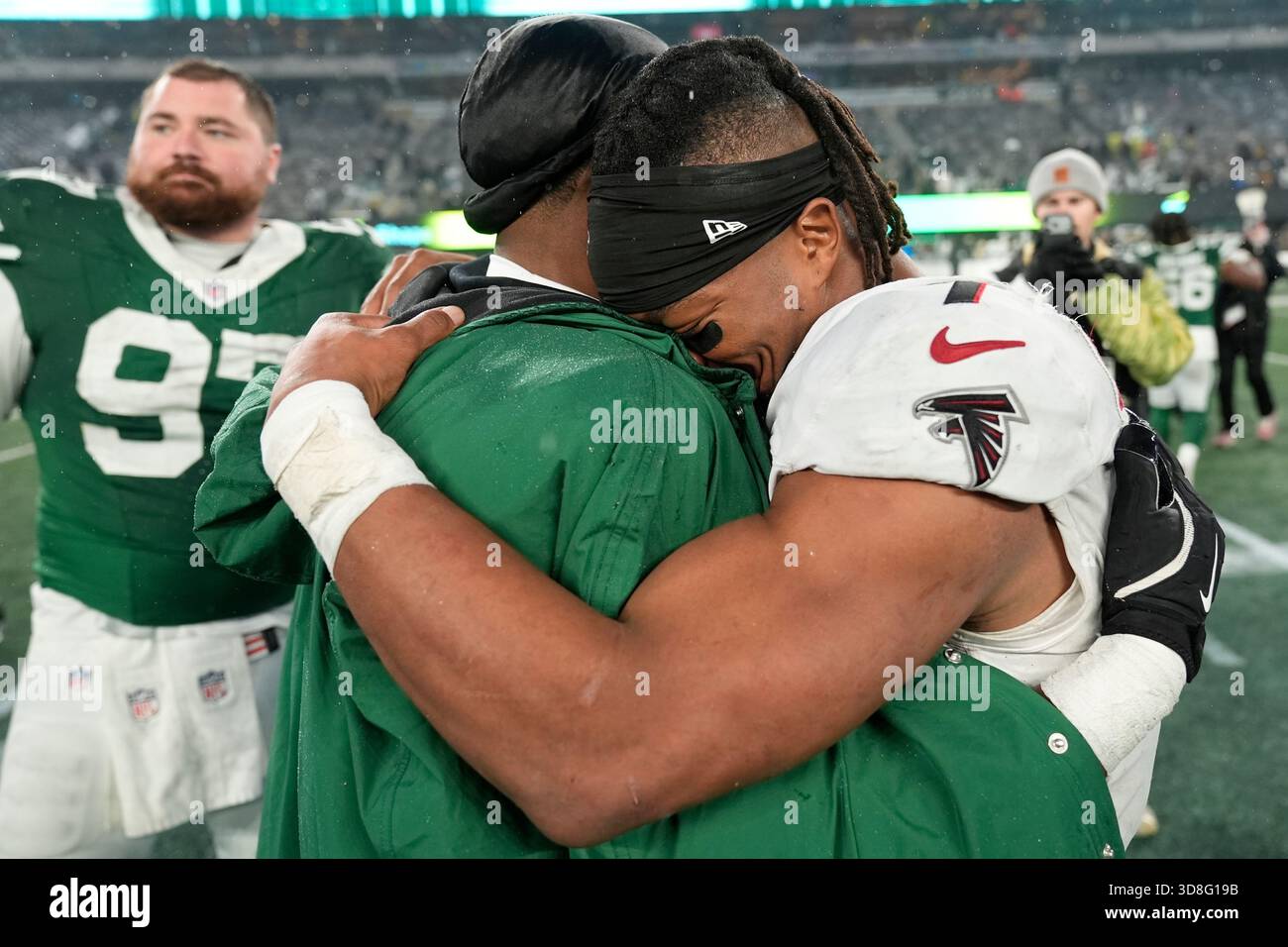 Atlanta Falcons running back Bijan Robinson (7) and New York Jets ...
