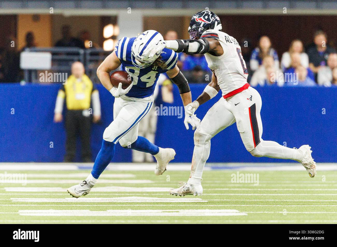 November 30, 2025: Indianapolis Colts tight end Tyler Warren (84) runs ...