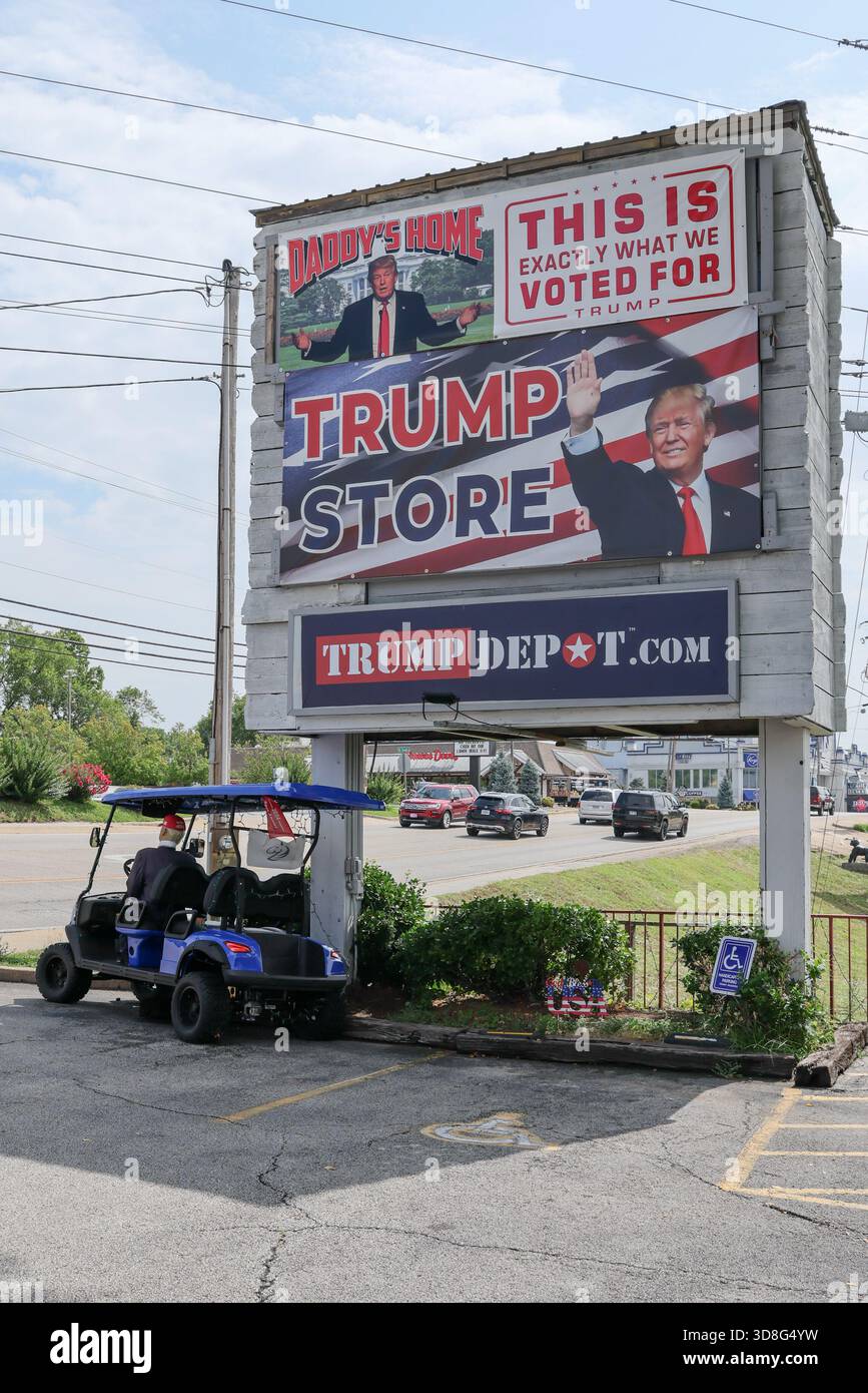 Donald trump golf cart hi-res stock photography and images - Alamy