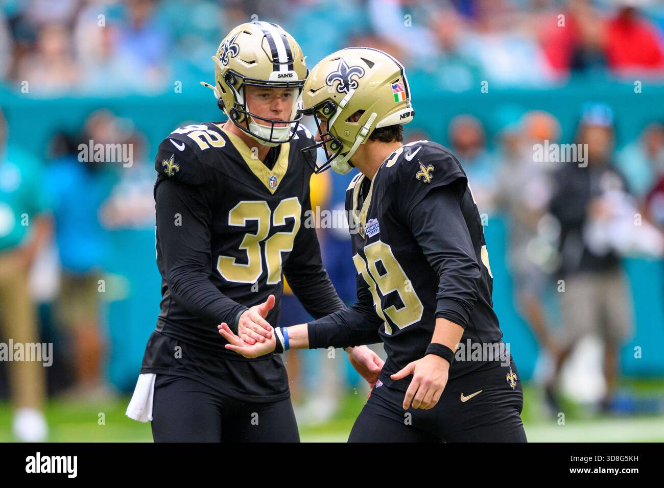 New Orleans Saints kicker Charlie Smyth (39) celebrates kicking a field ...