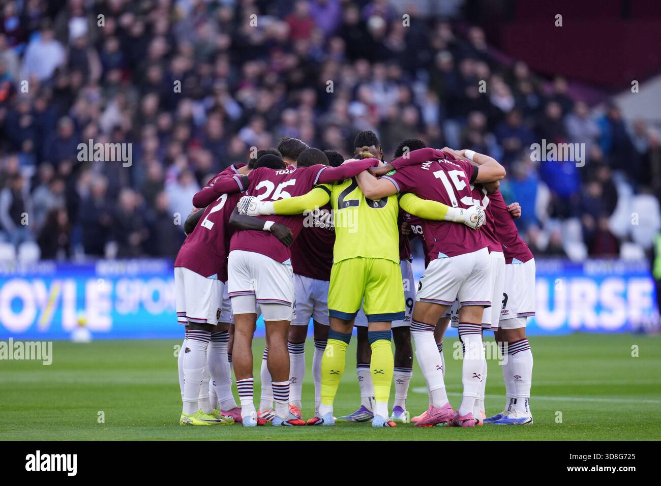 West Ham players huddle ahead of kick off during the Premier League ...
