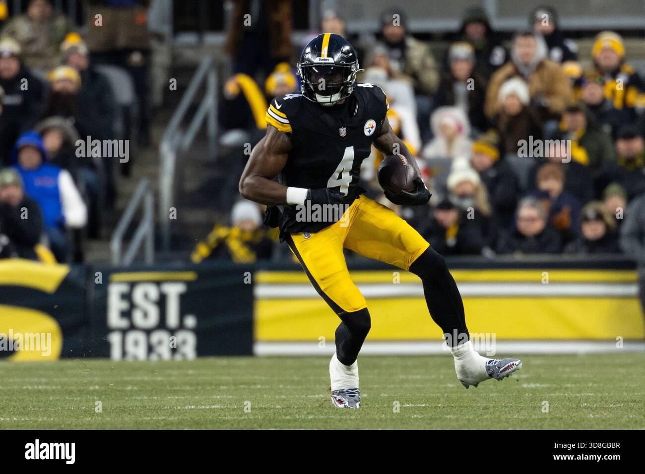 Pittsburgh Steelers wide receiver DK Metcalf (4) runs after a catch ...