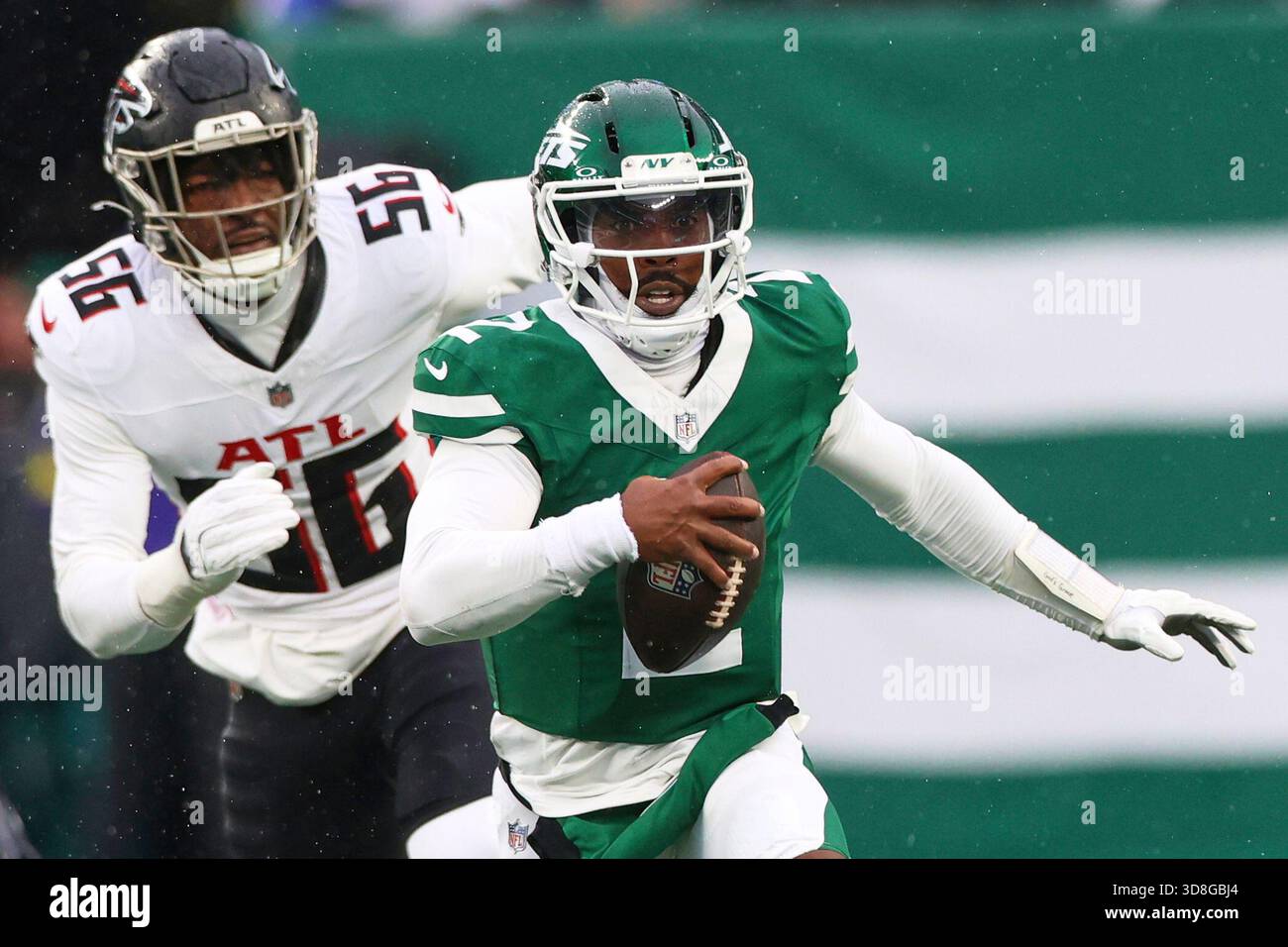 New York Jets quarterback Tyrod Taylor (2) runs the ball during an NFL ...