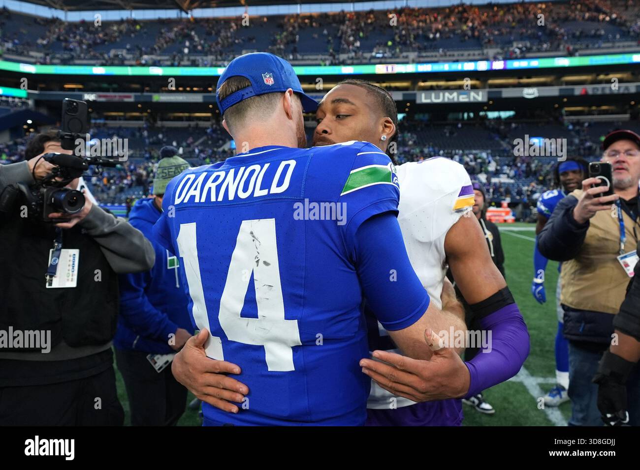 Minnesota Vikings wide receiver Justin Jefferson (18) and Seattle ...