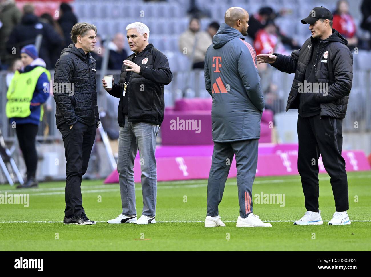 Coach coach Vincent Kompany FC Bayern Munich FCB talking with coach ...