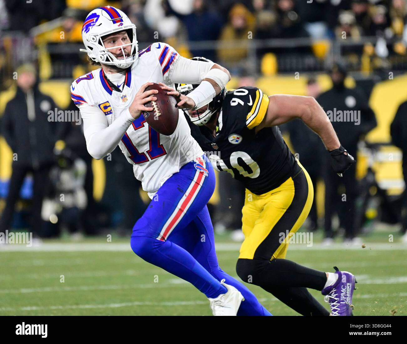 Pittsburgh Steelers linebacker T.J. Watt (90) chases Buffalo Bills ...