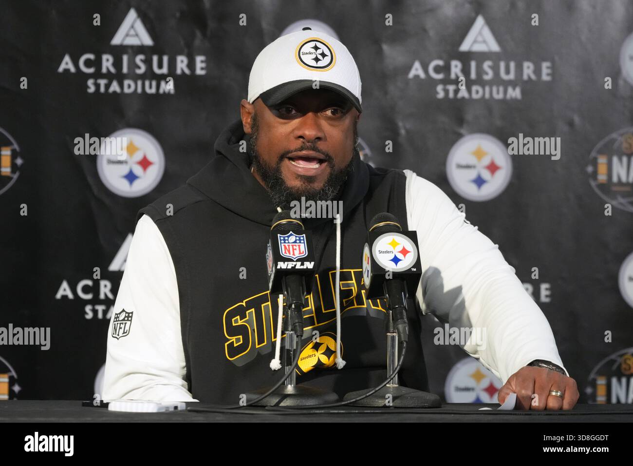 Pittsburgh Steelers head coach Mike Tomlin speaks during a press ...