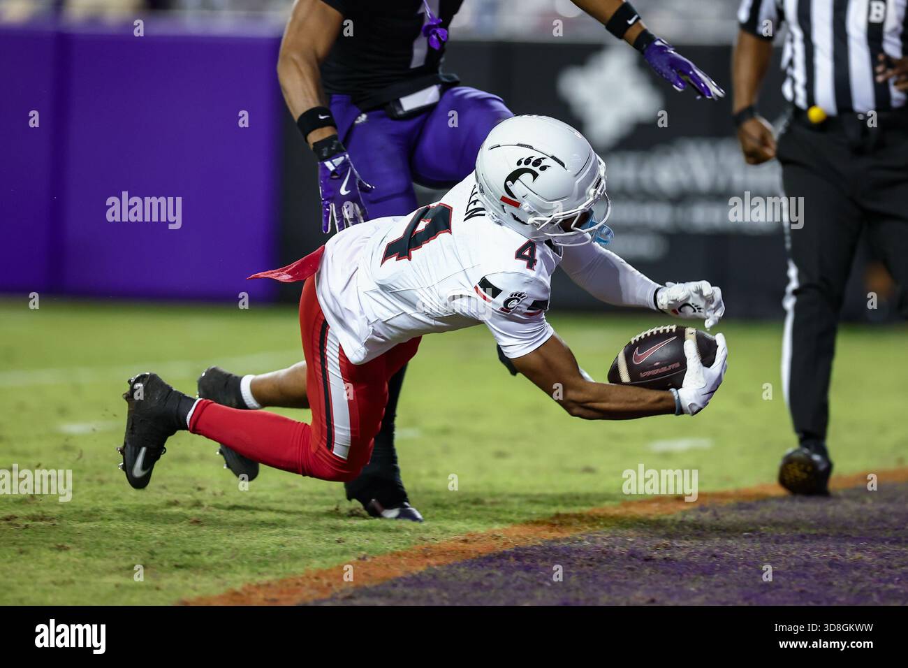 FORT WORTH, TX - NOVEMBER 29: Cincinnati Bearcats wide receiver Cyrus ...