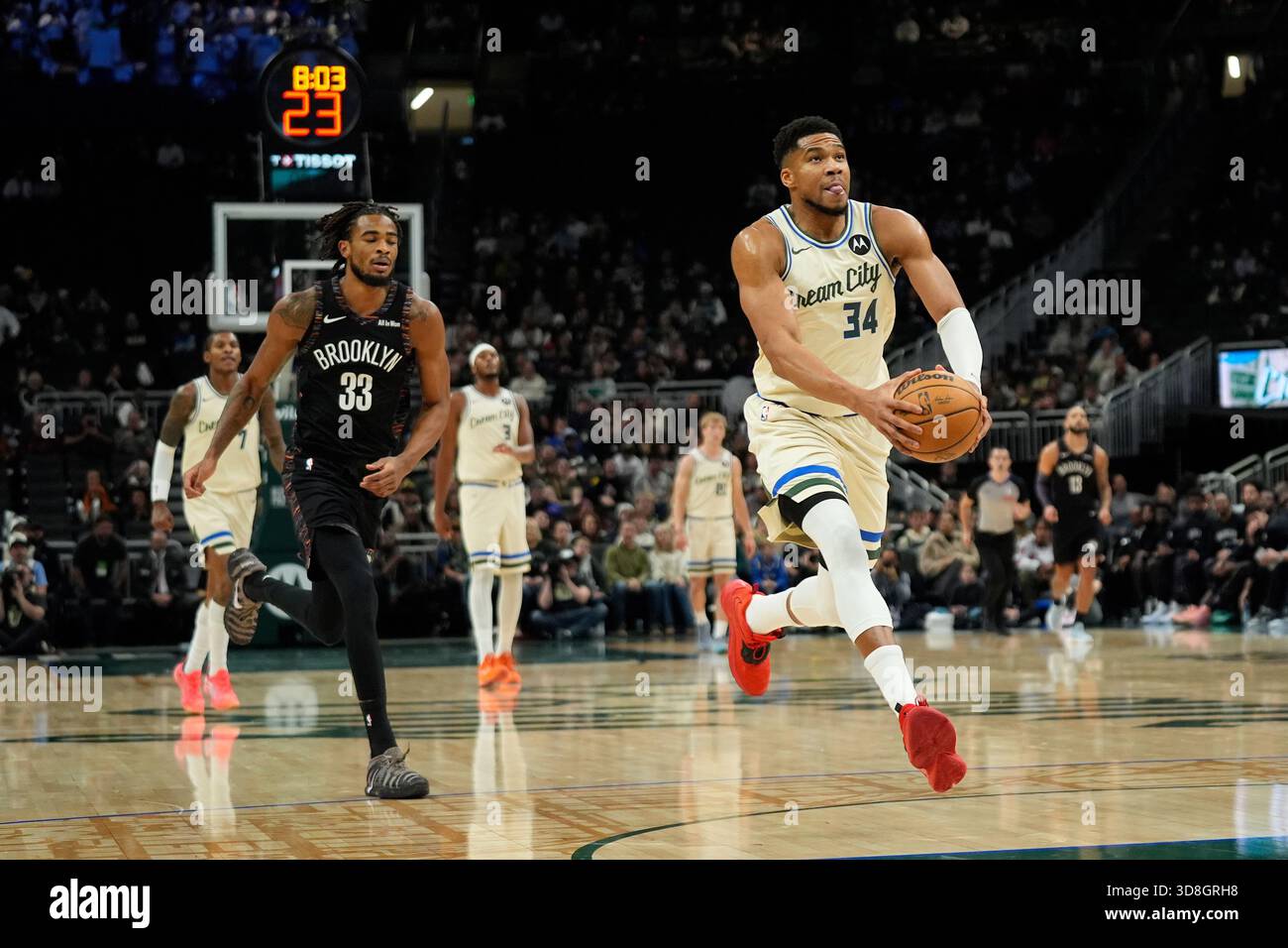 Milwaukee Bucks' Giannis Antetokounmpo drives to the basket past ...