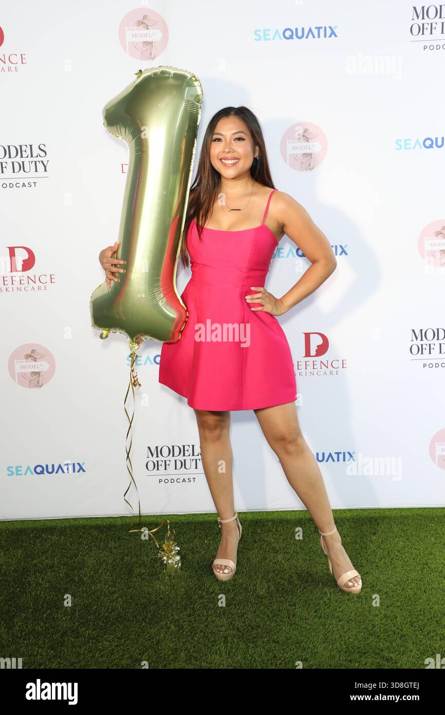 Sydney, Australia. 30th November 2025. Models Aprille Love and ...