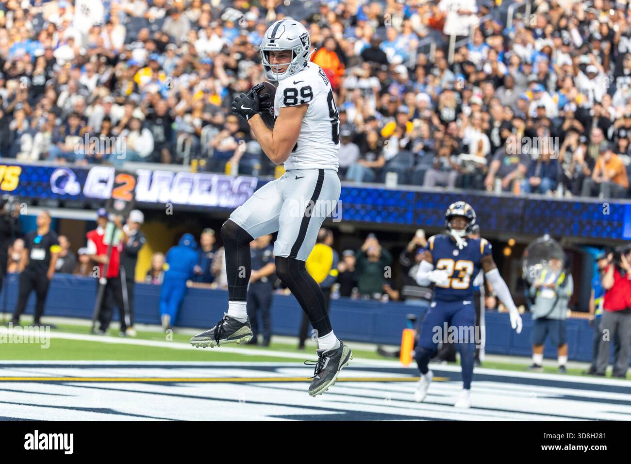 Brock bowers raiders 2025 hi-res stock photography and images - Alamy
