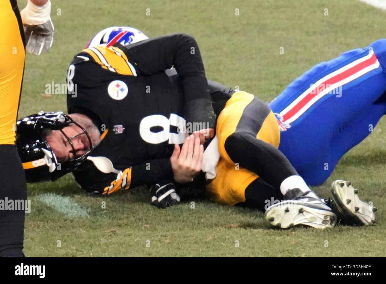 Pittsburgh Steelers quarterback Aaron Rodgers (8), is hit by Buffalo ...