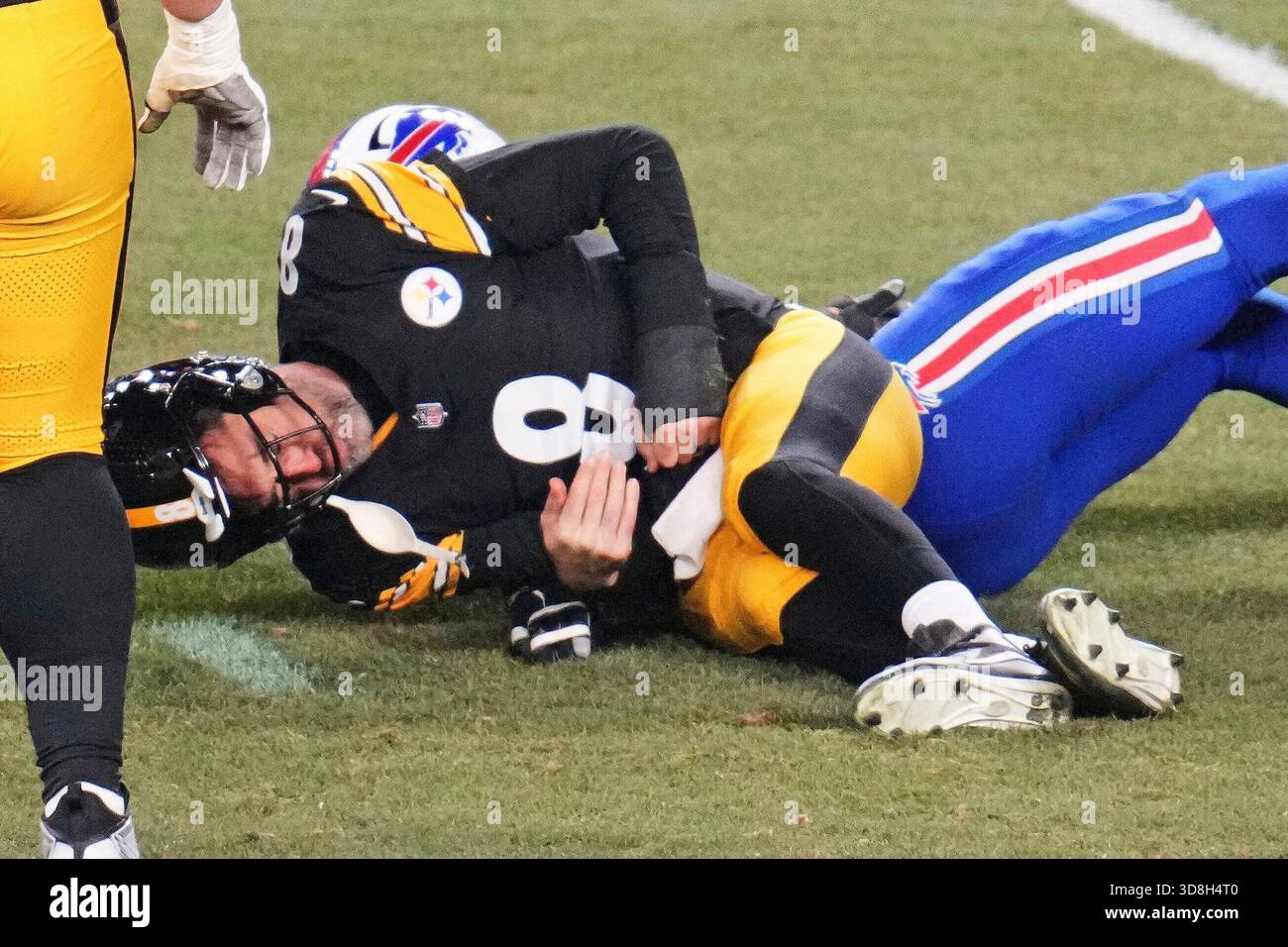 Pittsburgh Steelers quarterback Aaron Rodgers (8), is hit by Buffalo ...