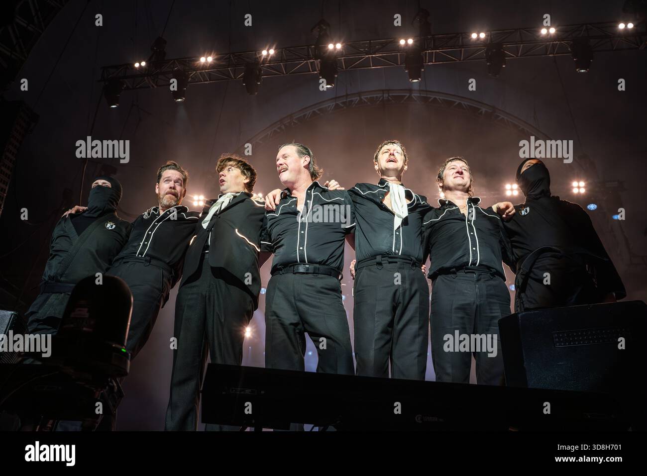 The Hives band Members, Vigilante Carlstroem, Pelle Almqvist, Johan ...