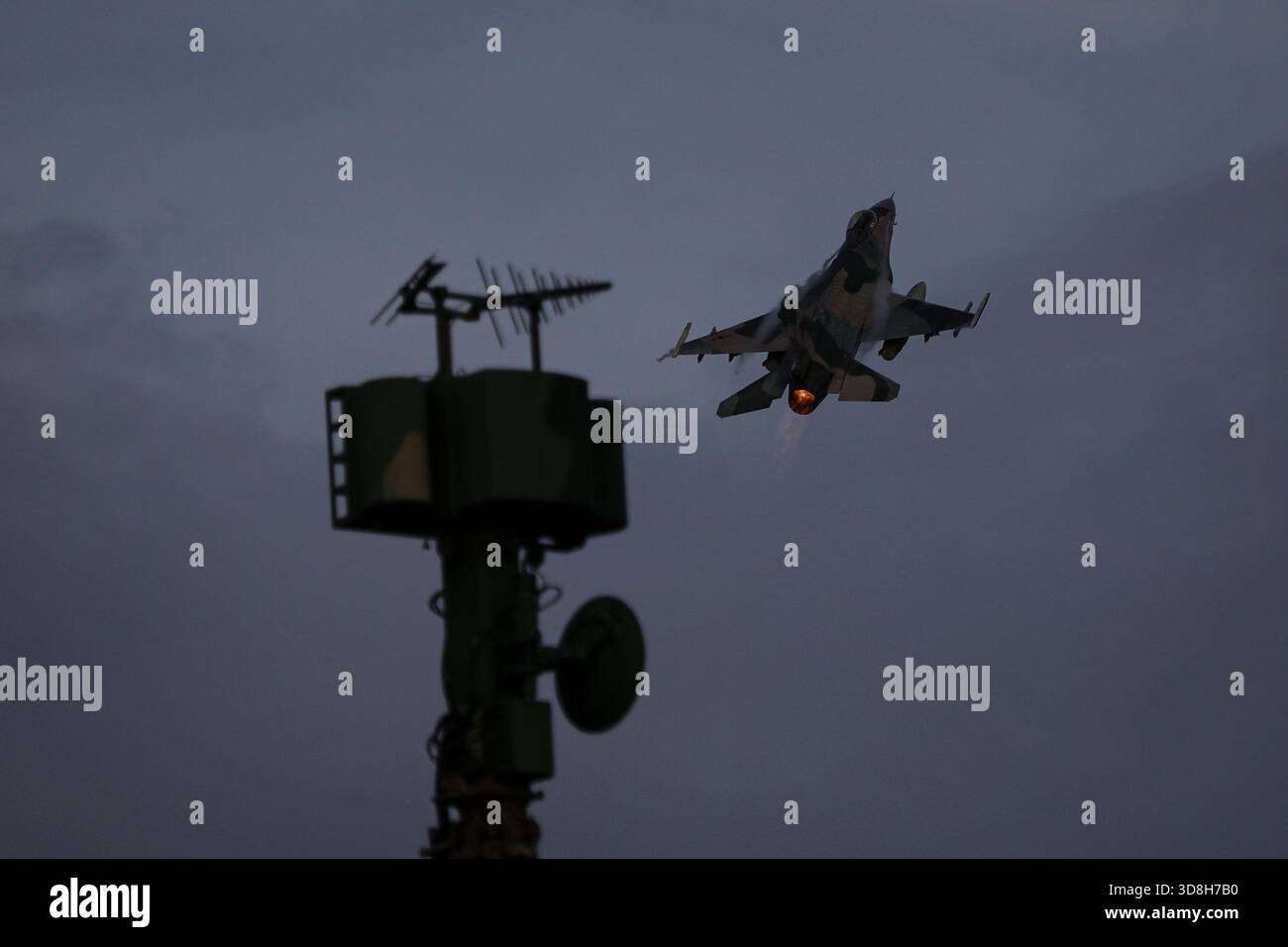 30 November 2025, Venezuela, Maracay: A military jet flies past a radar ...