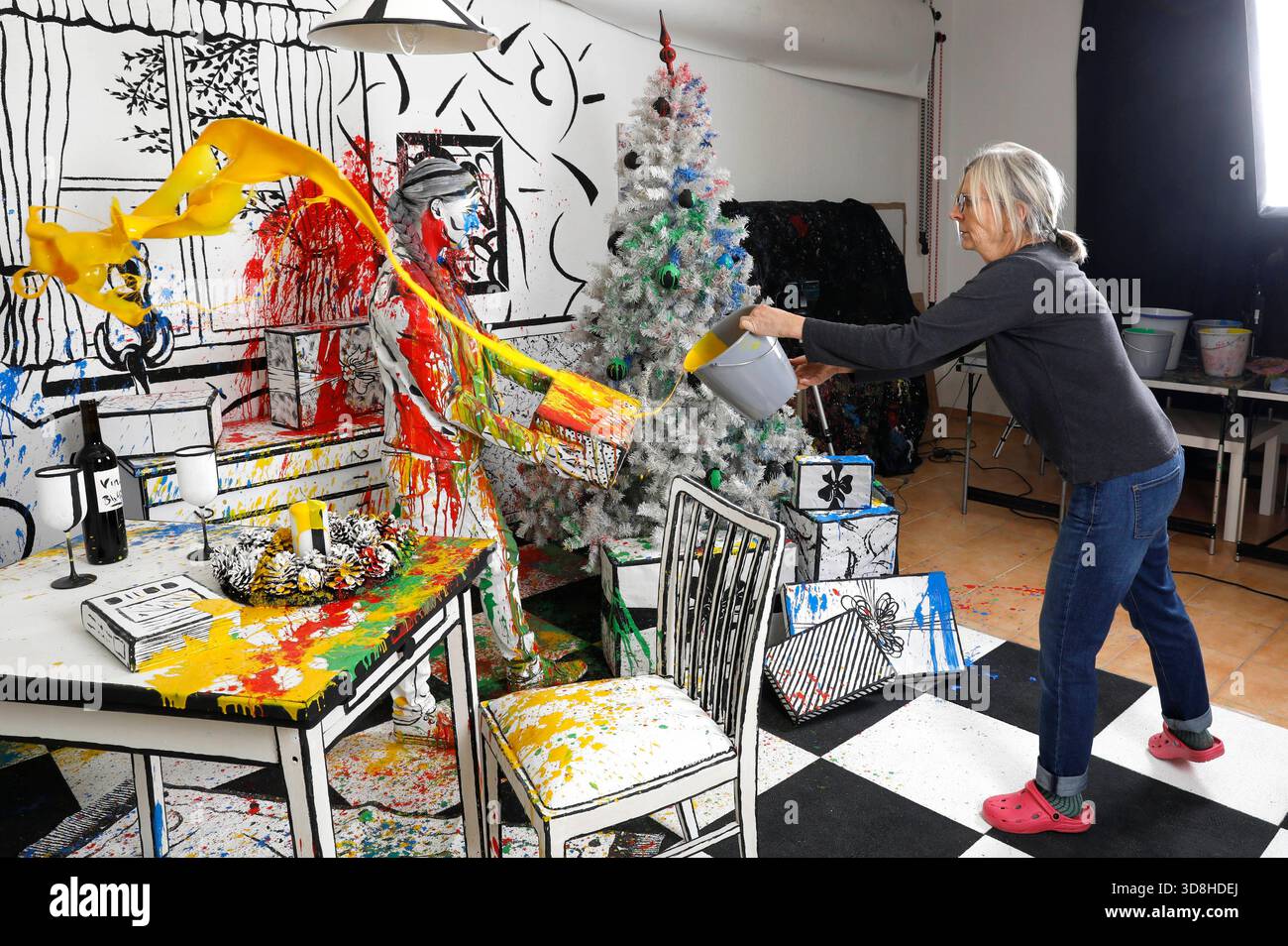 Bodyart: Colour Christmas Splash Performance mit Model Tatjana Heinz und Assistentin Michaela im ...